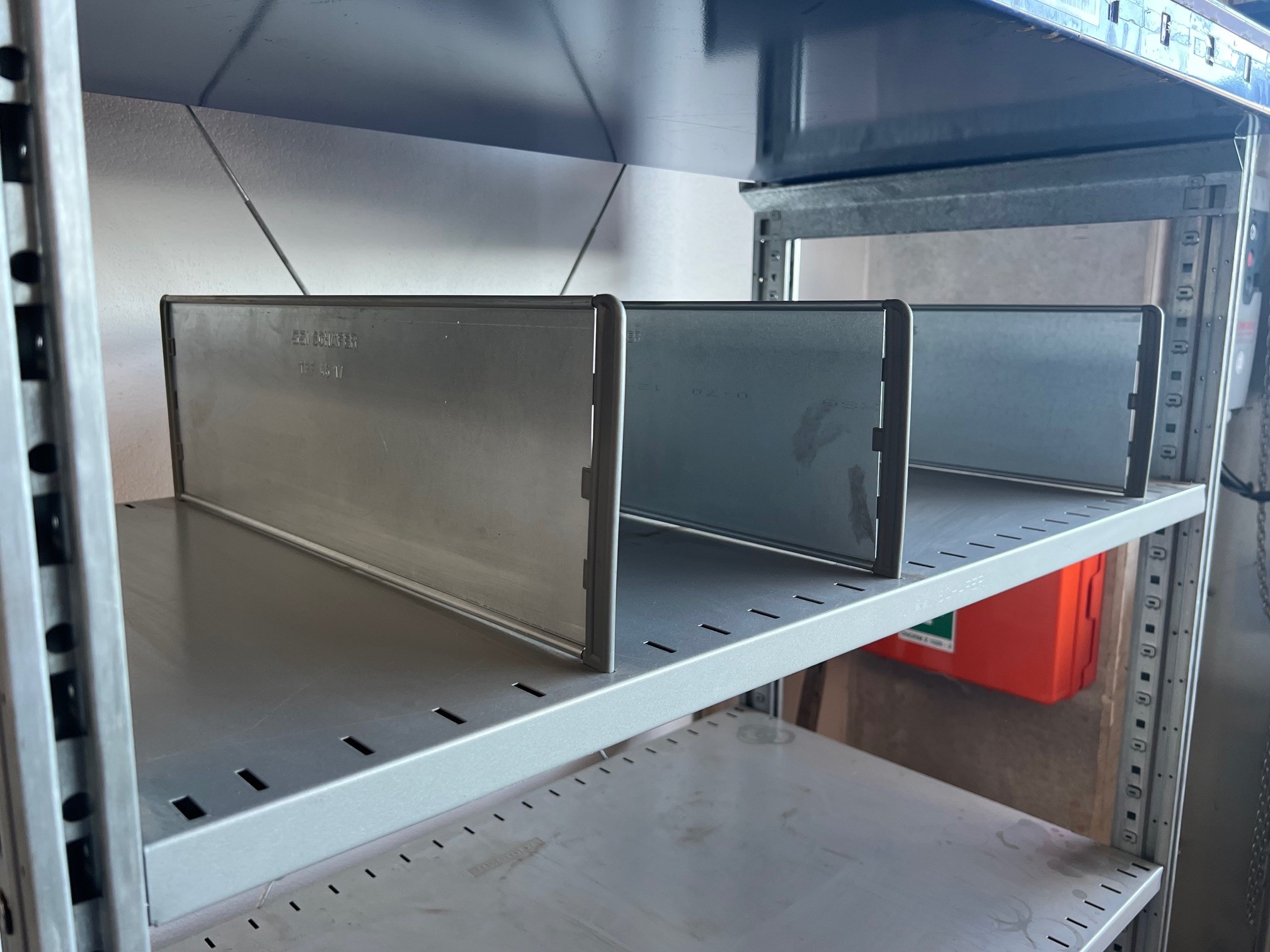 30 linear metres of Schäfer R3000 shelving incl. dividers | P10161