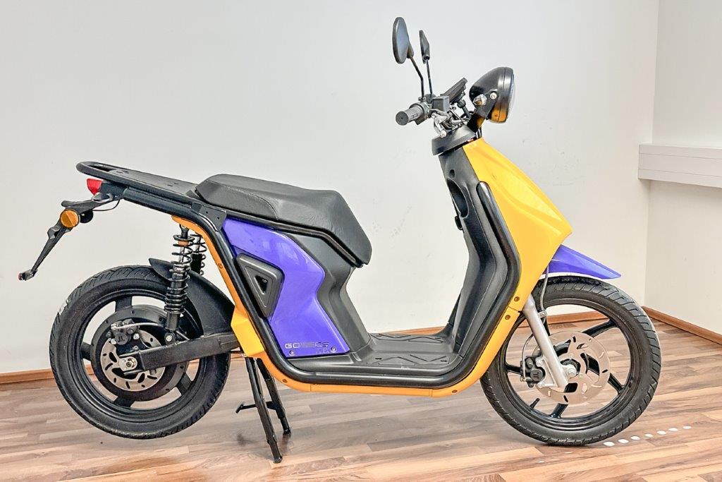 E-mopeds and e-bikes from a delivery service - 10 items