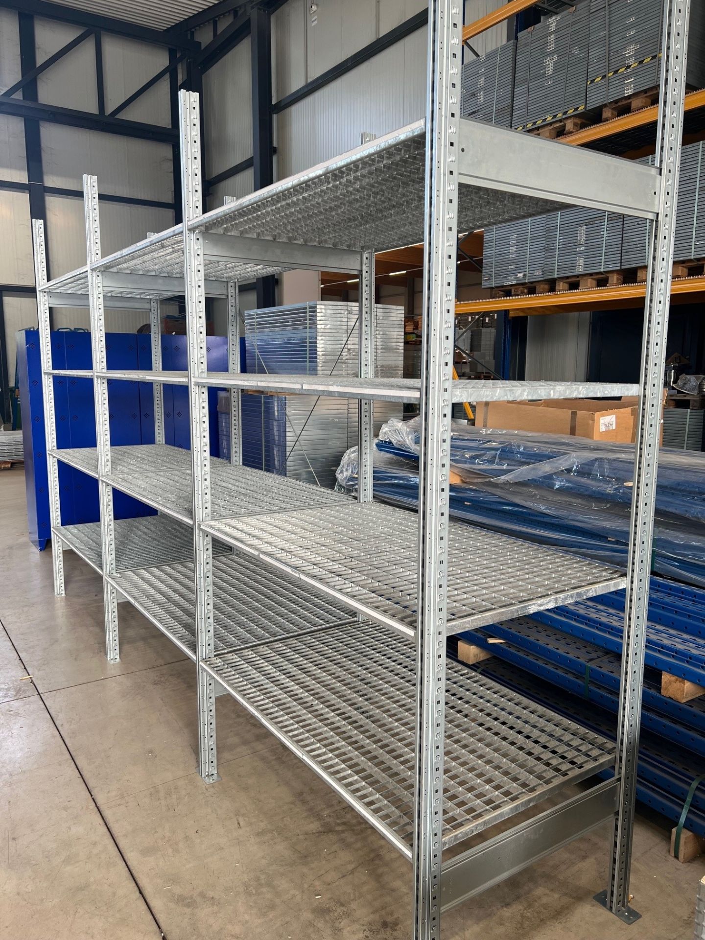 60 linear metres of SSI Schäfer R3000 shelving incl. shelf grid | P10129