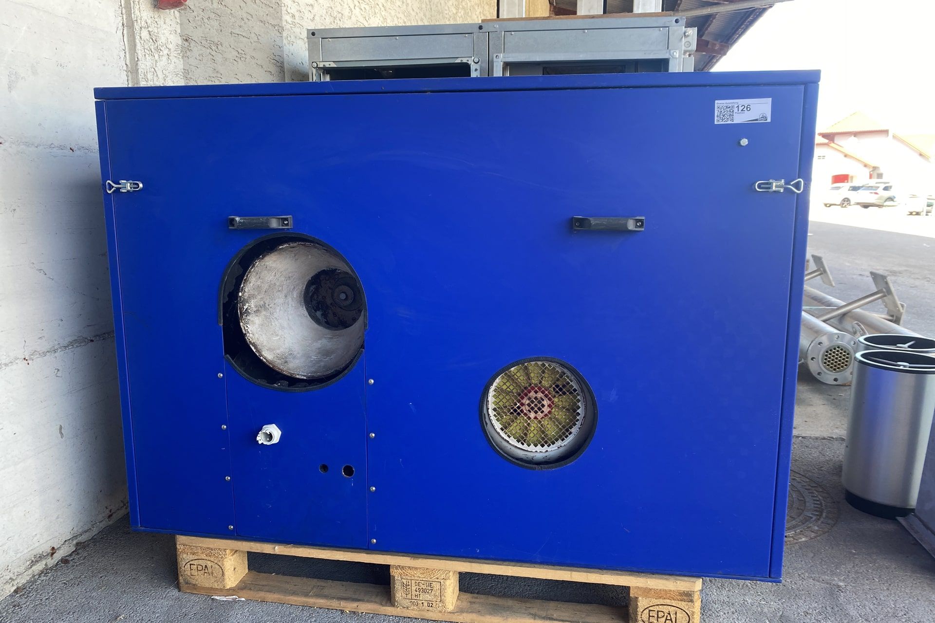 Soundproof container with extraction fan | P10084